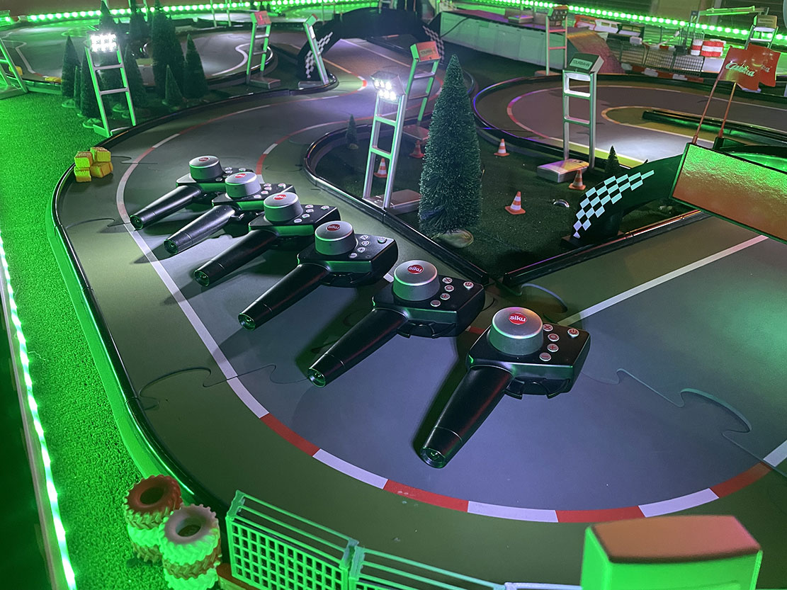 Alternative Rennstrecke zum selbst lenken - TOURBAHN mobile Autorennbahnen