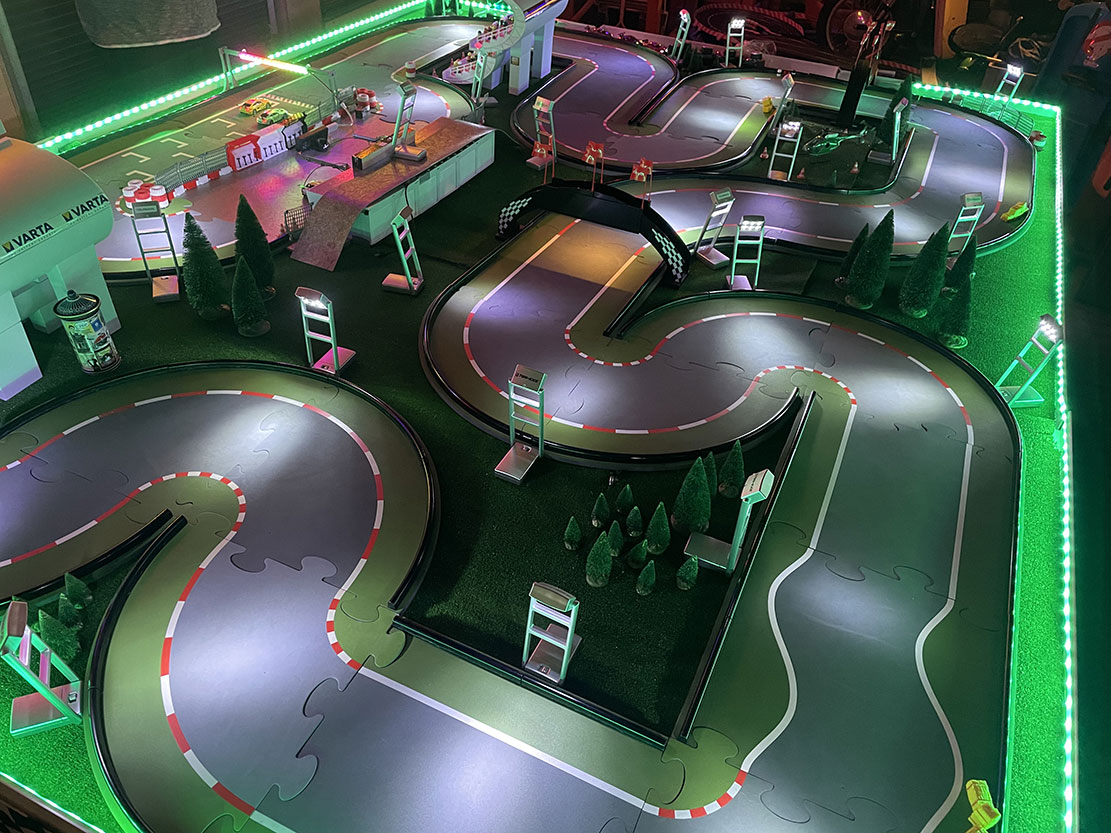 Alternative Rennstrecke zum selbst lenken - TOURBAHN mobile Autorennbahnen